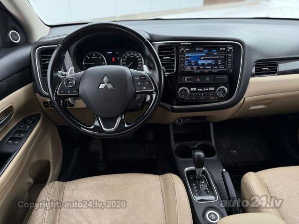 Grey Mitsubishi Outlander 2016 in Tartu, with an engine capacity of 2.30 L and mileage of 202 thousand km for 9500 €, photo 7 on AUTOMOTO.COM.LV