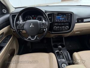 Grey Mitsubishi Outlander 2016 in Tartu, with an engine capacity of 2.30 L and mileage of 202 thousand km for 9500 €, photo 7 on AUTOMOTO.COM.LV