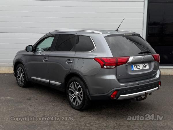 Grey Mitsubishi Outlander 2016 in Tartu, with an engine capacity of 2.30 L and mileage of 200 thousand km for 9200 €, photo 4 on AUTOMOTO.COM.LV
