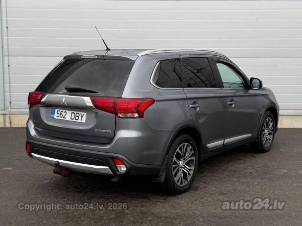 Grey Mitsubishi Outlander 2016 in Tartu, with an engine capacity of 2.30 L and mileage of 200 thousand km for 9200 €, photo 6 on AUTOMOTO.COM.LV