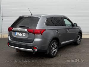 Grey Mitsubishi Outlander 2016 in Tartu, with an engine capacity of 2.30 L and mileage of 200 thousand km for 9200 €, photo 6 on AUTOMOTO.COM.LV