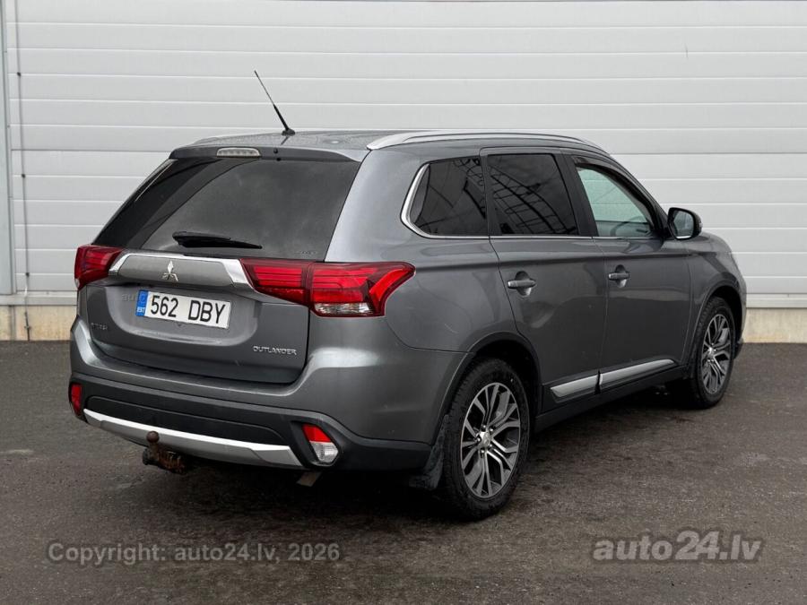 Grey Mitsubishi Outlander 2016 in Tartu, with an engine capacity of 2.30 L and mileage of 200 thousand km for 9200 €, photo 6 on AUTOMOTO.COM.LV