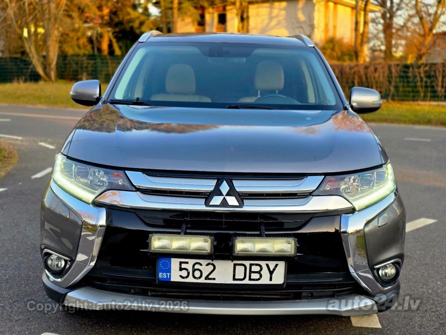 Pelēks Mitsubishi Outlander 2016 Tallina, ar dzinēja tilpumu 2.30 L un nobraukumu 202 tūkst. km par 9990 €, foto 3 vietnē AUTOMOTO.COM.LV