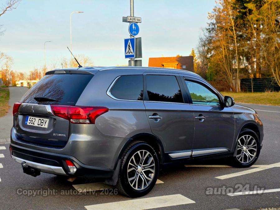 Pelēks Mitsubishi Outlander 2016 Tallina, ar dzinēja tilpumu 2.30 L un nobraukumu 202 tūkst. km par 9990 €, foto 5 vietnē AUTOMOTO.COM.LV