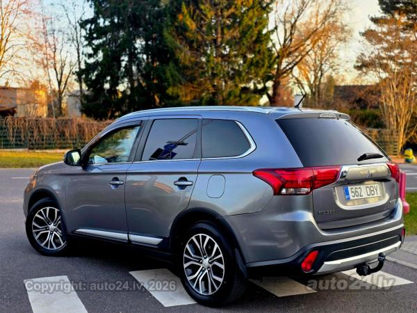 Grey Mitsubishi Outlander 2016 in Tallinn, with an engine capacity of 2.30 L and mileage of 202 thousand km for 9990 €, photo 6 on AUTOMOTO.COM.LV