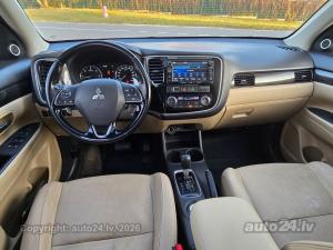 Pelēks Mitsubishi Outlander 2016 Tallina, ar dzinēja tilpumu 2.30 L un nobraukumu 202 tūkst. km par 9990 €, foto 8 vietnē AUTOMOTO.COM.LV