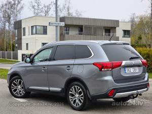 Pelēks Mitsubishi Outlander 2016 Tallina, ar dzinēja tilpumu 2.30 L un nobraukumu 202 tūkst. km par 9790 €, foto 5 vietnē AUTOMOTO.COM.LV