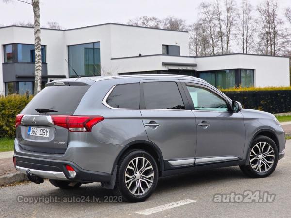 Pelēks Mitsubishi Outlander 2016 Tallina, ar dzinēja tilpumu 2.30 L un nobraukumu 202 tūkst. km par 9790 €, foto 6 vietnē AUTOMOTO.COM.LV