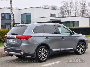 Pelēks Mitsubishi Outlander 2016 Tallina, ar dzinēja tilpumu 2.30 L un nobraukumu 202 tūkst. km par 9790 €, foto 7 vietnē AUTOMOTO.COM.LV