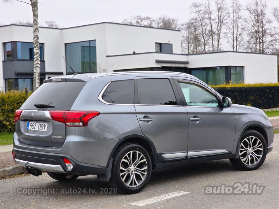 Pelēks Mitsubishi Outlander 2016 Tallina, ar dzinēja tilpumu 2.30 L un nobraukumu 202 tūkst. km par 9790 €, foto 7 vietnē AUTOMOTO.COM.LV