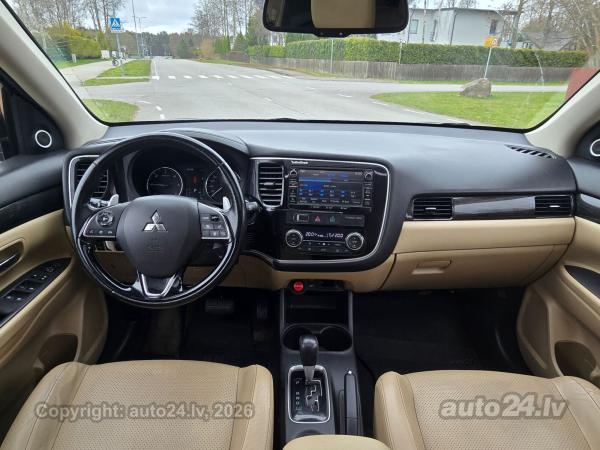 Pelēks Mitsubishi Outlander 2016 Tallina, ar dzinēja tilpumu 2.30 L un nobraukumu 202 tūkst. km par 9790 €, foto 7 vietnē AUTOMOTO.COM.LV