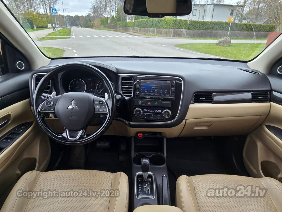 Pelēks Mitsubishi Outlander 2016 Tallina, ar dzinēja tilpumu 2.30 L un nobraukumu 202 tūkst. km par 9790 €, foto 8 vietnē AUTOMOTO.COM.LV