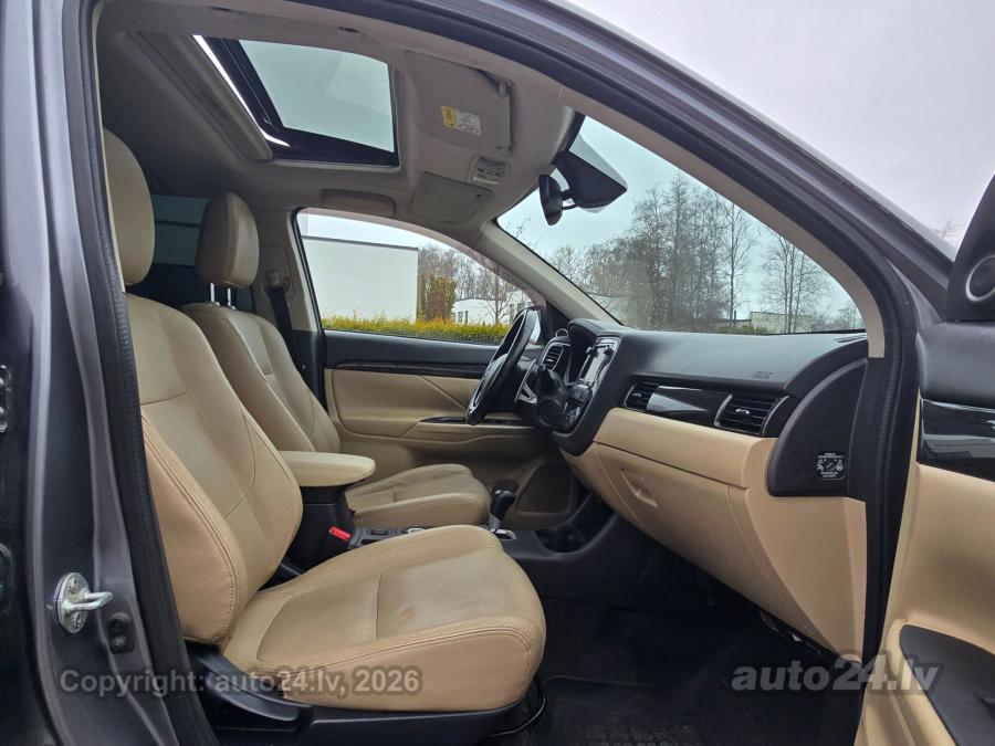 Pelēks Mitsubishi Outlander 2016 Tallina, ar dzinēja tilpumu 2.30 L un nobraukumu 202 tūkst. km par 9790 €, foto 11 vietnē AUTOMOTO.COM.LV