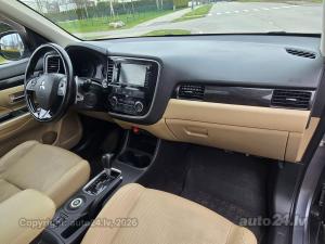 Pelēks Mitsubishi Outlander 2016 Tallina, ar dzinēja tilpumu 2.30 L un nobraukumu 202 tūkst. km par 9790 €, foto 12 vietnē AUTOMOTO.COM.LV