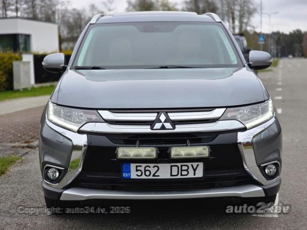 Grey Mitsubishi Outlander 2016 in Tallinn, with an engine capacity of 2.30 L and mileage of 198 thousand km for 9990 €, photo 2 on AUTOMOTO.COM.LV
