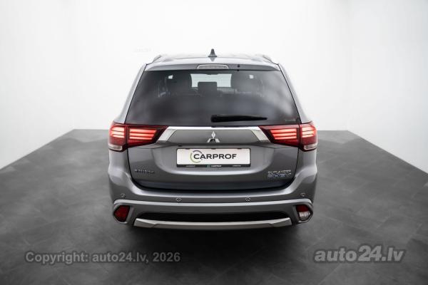 Mitsubishi Outlander 2017 Tallina vietnÄ PelÄks Mitsubishi Outlander 2017 Tallina, ar dzinÄja tilpumu 2.00 L un nobraukumu 191 tÅ«kst. km par 11999 ā¬, foto 7 vietnÄ AUTOMOTO.COM.LV