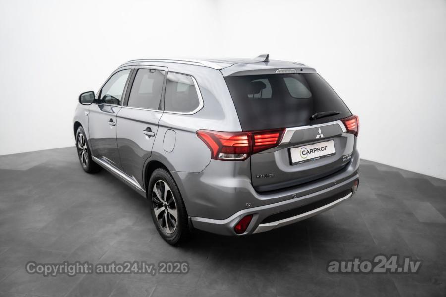 Pelēks Mitsubishi Outlander 2017 Tallina, ar dzinēja tilpumu 2.00 L un nobraukumu 191 tūkst. km par 11999 €, foto 8 vietnē AUTOMOTO.COM.LV