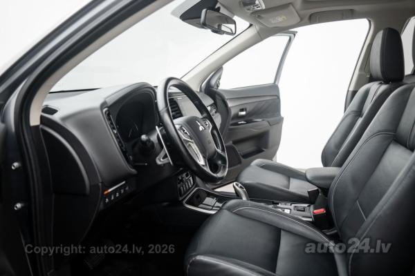 Mitsubishi Outlander 2017 Tallina vietnÄ PelÄks Mitsubishi Outlander 2017 Tallina, ar dzinÄja tilpumu 2.00 L un nobraukumu 191 tÅ«kst. km par 11999 ā¬, foto 9 vietnÄ AUTOMOTO.COM.LV