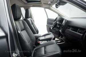 Grey Mitsubishi Outlander 2017 in Tallinn, with an engine capacity of 2.00 L and mileage of 191 thousand km for 11999 €, photo 12 on AUTOMOTO.COM.LV