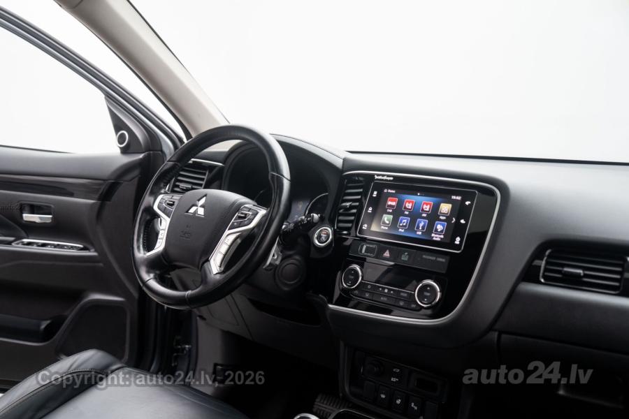 Grey Mitsubishi Outlander 2017 in Tallinn, with an engine capacity of 2.00 L and mileage of 191 thousand km for 11999 €, photo 13 on AUTOMOTO.COM.LV