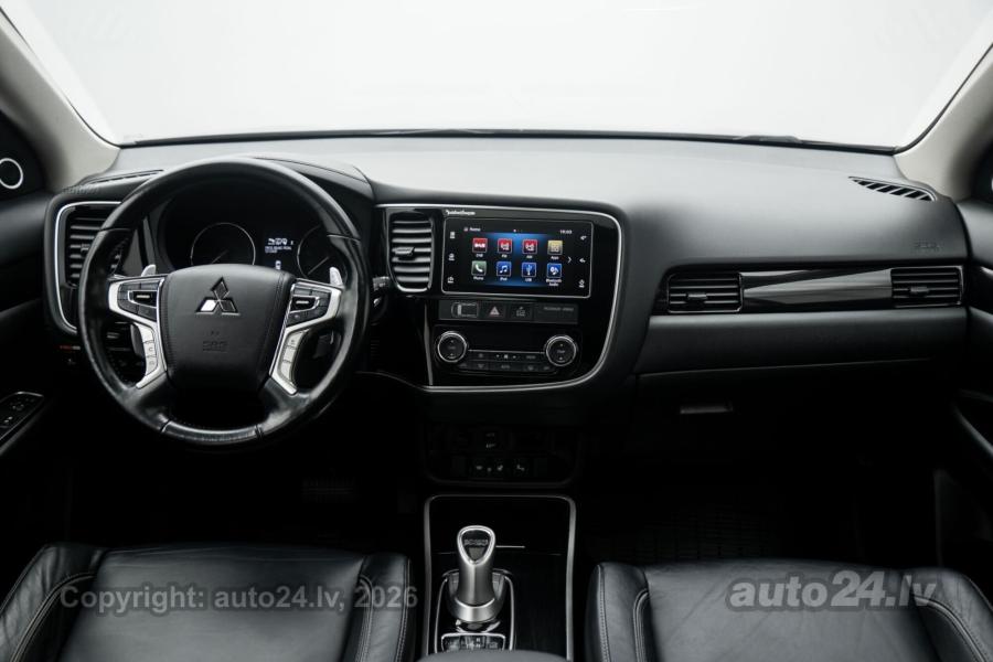 Grey Mitsubishi Outlander 2017 in Tallinn, with an engine capacity of 2.00 L and mileage of 191 thousand km for 11999 €, photo 14 on AUTOMOTO.COM.LV