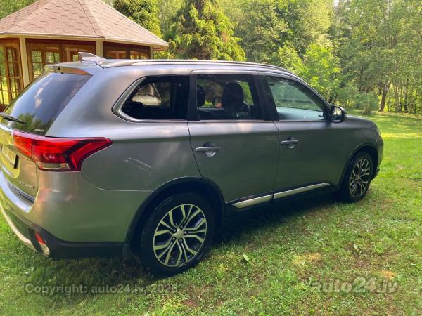 Grey Mitsubishi Outlander 2018 in Tallinn, with an engine capacity of 2.00 L and mileage of 144 thousand km for 15999 €, photo 2 on AUTOMOTO.COM.LV