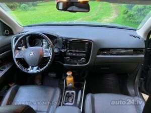 Pelēks Mitsubishi Outlander 2018 Tallina, ar dzinēja tilpumu 2.00 L un nobraukumu 144 tūkst. km par 15999 €, foto 6 vietnē AUTOMOTO.COM.LV