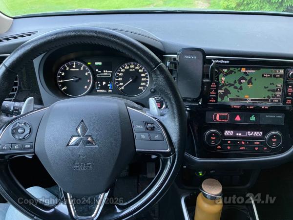 Grey Mitsubishi Outlander 2018 in Tallinn, with an engine capacity of 2.00 L and mileage of 144 thousand km for 15999 €, photo 6 on AUTOMOTO.COM.LV