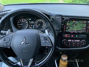 Pelēks Mitsubishi Outlander 2018 Tallina, ar dzinēja tilpumu 2.00 L un nobraukumu 144 tūkst. km par 15999 €, foto 7 vietnē AUTOMOTO.COM.LV