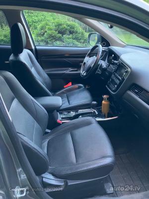 Pelēks Mitsubishi Outlander 2018 Tallina, ar dzinēja tilpumu 2.00 L un nobraukumu 144 tūkst. km par 15999 €, foto 8 vietnē AUTOMOTO.COM.LV
