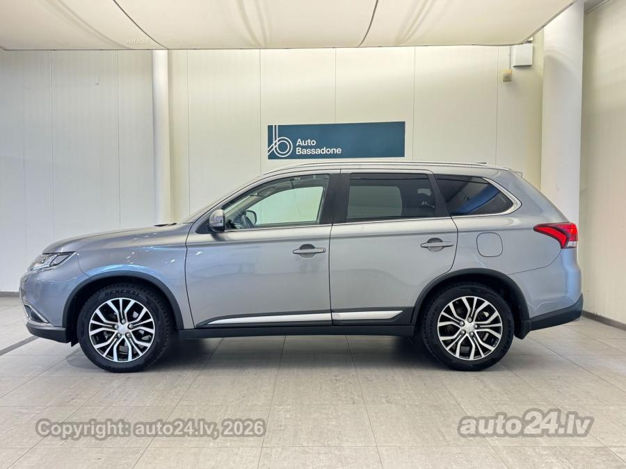 Pelēks Mitsubishi Outlander 2018 Tallina, ar dzinēja tilpumu 2.00 L un nobraukumu 147 tūkst. km par 14900 €, foto 4 vietnē AUTOMOTO.COM.LV