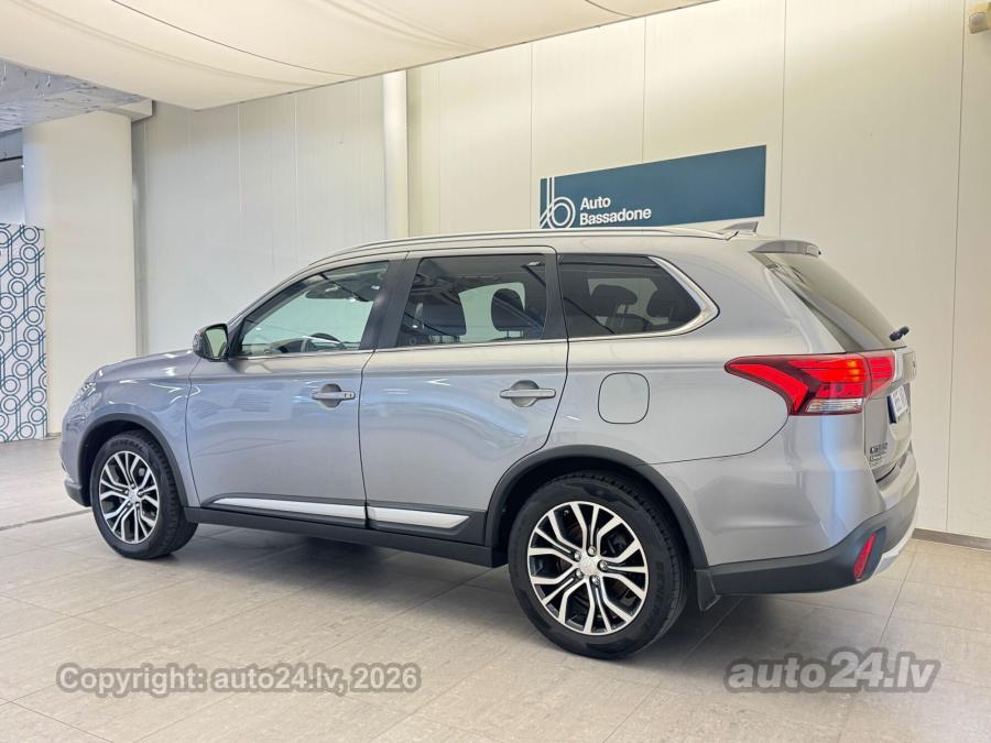 Pelēks Mitsubishi Outlander 2018 Tallina, ar dzinēja tilpumu 2.00 L un nobraukumu 147 tūkst. km par 14900 €, foto 5 vietnē AUTOMOTO.COM.LV