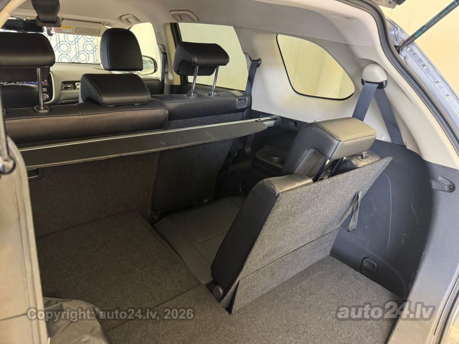Pelēks Mitsubishi Outlander 2018 Tallina, ar dzinēja tilpumu 2.00 L un nobraukumu 147 tūkst. km par 14900 €, foto 9 vietnē AUTOMOTO.COM.LV