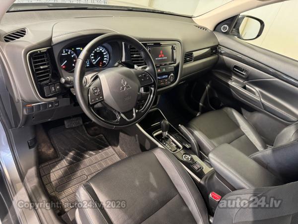 Pelēks Mitsubishi Outlander 2018 Tallina, ar dzinēja tilpumu 2.00 L un nobraukumu 147 tūkst. km par 14900 €, foto 10 vietnē AUTOMOTO.COM.LV