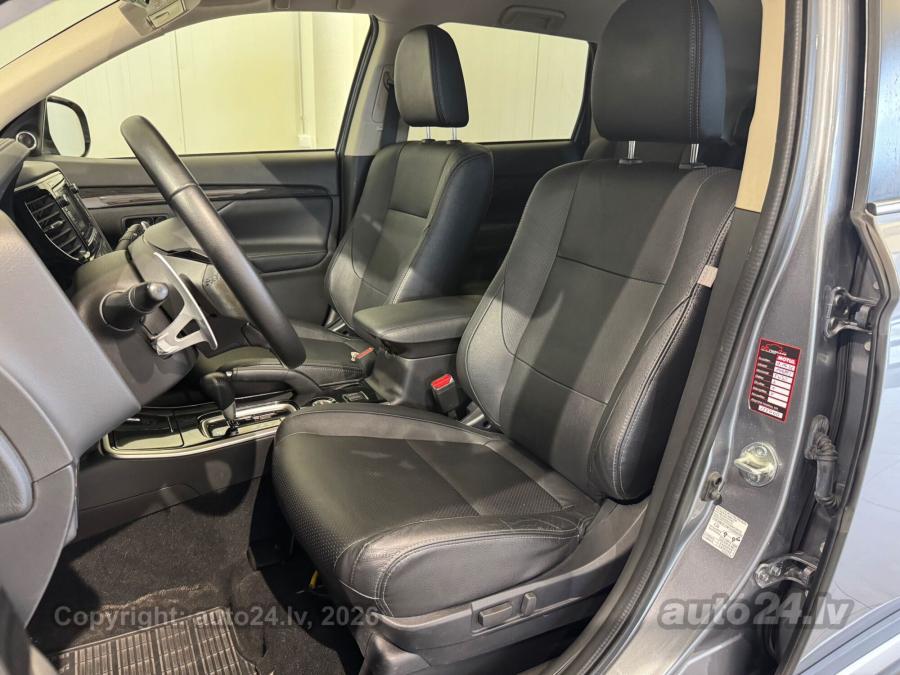 Pelēks Mitsubishi Outlander 2018 Tallina, ar dzinēja tilpumu 2.00 L un nobraukumu 147 tūkst. km par 14900 €, foto 12 vietnē AUTOMOTO.COM.LV