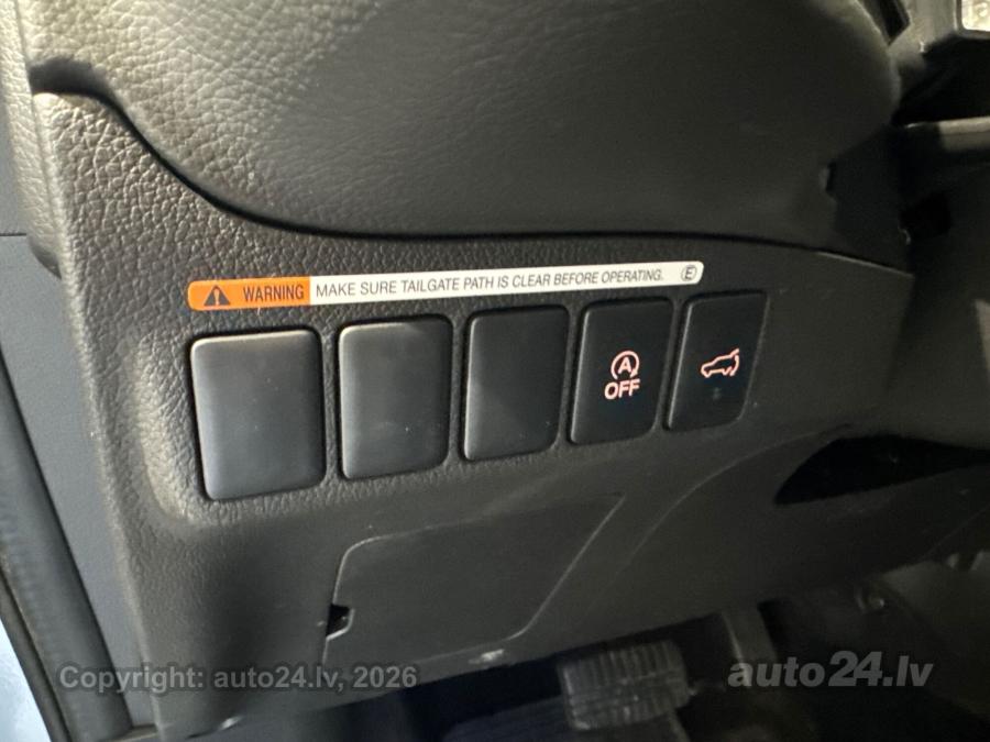 Pelēks Mitsubishi Outlander 2018 Tallina, ar dzinēja tilpumu 2.00 L un nobraukumu 147 tūkst. km par 14900 €, foto 15 vietnē AUTOMOTO.COM.LV