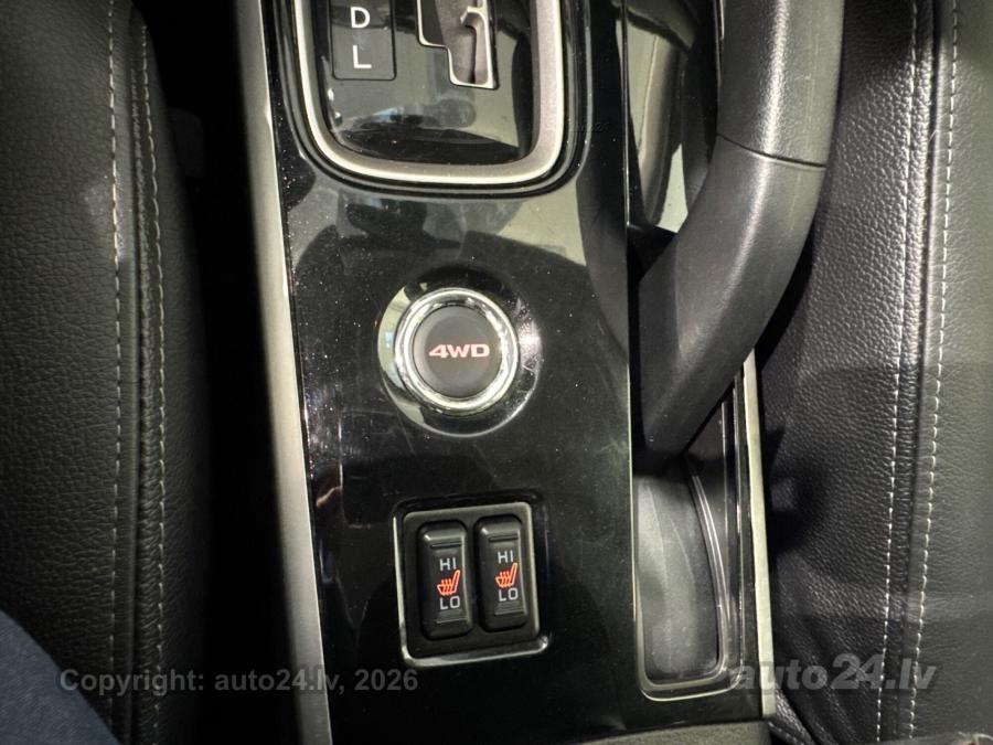 Pelēks Mitsubishi Outlander 2018 Tallina, ar dzinēja tilpumu 2.00 L un nobraukumu 147 tūkst. km par 14900 €, foto 20 vietnē AUTOMOTO.COM.LV