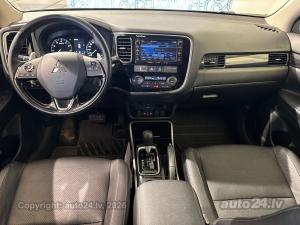 Pelēks Mitsubishi Outlander 2018 Tallina, ar dzinēja tilpumu 2.00 L un nobraukumu 147 tūkst. km par 14900 €, foto 22 vietnē AUTOMOTO.COM.LV