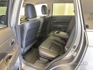 Pelēks Mitsubishi Outlander 2018 Tallina, ar dzinēja tilpumu 2.00 L un nobraukumu 147 tūkst. km par 14900 €, foto 23 vietnē AUTOMOTO.COM.LV
