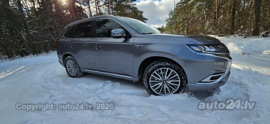 Grey Mitsubishi Outlander 2020 in Tallinn, with an engine capacity of 2.40 L and mileage of 84 thousand km for 24000 €, photo 2 on AUTOMOTO.COM.LV