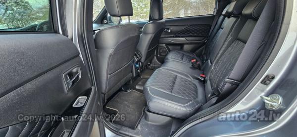 Pelēks Mitsubishi Outlander 2020 Tallina, ar dzinēja tilpumu 2.40 L un nobraukumu 84 tūkst. km par 24000 €, foto 11 vietnē AUTOMOTO.COM.LV