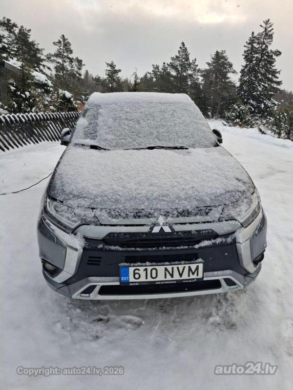 Pelēks Mitsubishi Outlander 2021 Tallina, ar dzinēja tilpumu 2.40 L un nobraukumu 233 tūkst. km par 18900 €, foto 1 vietnē AUTOMOTO.COM.LV