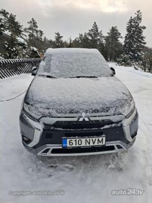Grey Mitsubishi Outlander 2021 in Tallinn, with an engine capacity of 2.40 L and mileage of 233 thousand km for 18900 €, photo  on AUTOMOTO.COM.LV