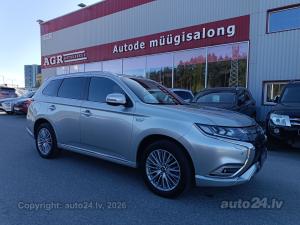 Pelēks Mitsubishi Outlander 2021 Tallina, ar dzinēja tilpumu 2.40 L un nobraukumu 102 tūkst. km par 24990 €, foto  vietnē AUTOMOTO.COM.LV