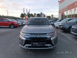 Серый Мицубиси Аутлендер 2021 в Таллин, объемом двигателя 2.40 л и пробегом 76 тыс. км за 25990 €, фото 4 на AUTOMOTO.COM.LV