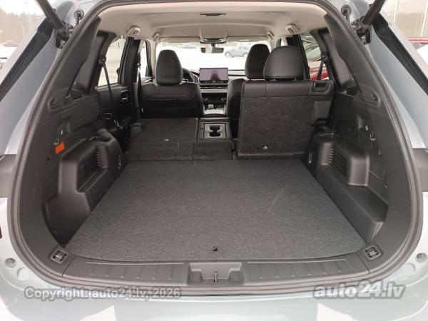 Grey Mitsubishi Outlander 2026 in Tallinn, with an engine capacity of 2.40 L and mileage of 41 thousand km for 52900 €, photo 11 on AUTOMOTO.COM.LV