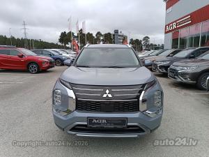 Grey Mitsubishi Outlander 2026 in Tallinn, with an engine capacity of 2.40 L and mileage of 2 thousand km for 50990 €, photo 4 on AUTOMOTO.COM.LV