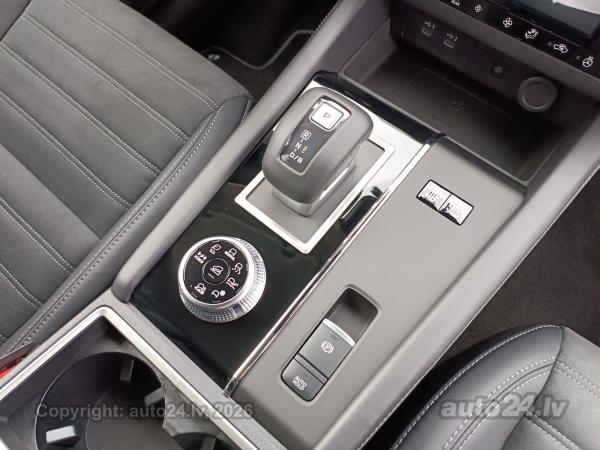 Grey Mitsubishi Outlander 2026 in Tallinn, with an engine capacity of 2.40 L and mileage of 2 thousand km for 50990 €, photo 6 on AUTOMOTO.COM.LV