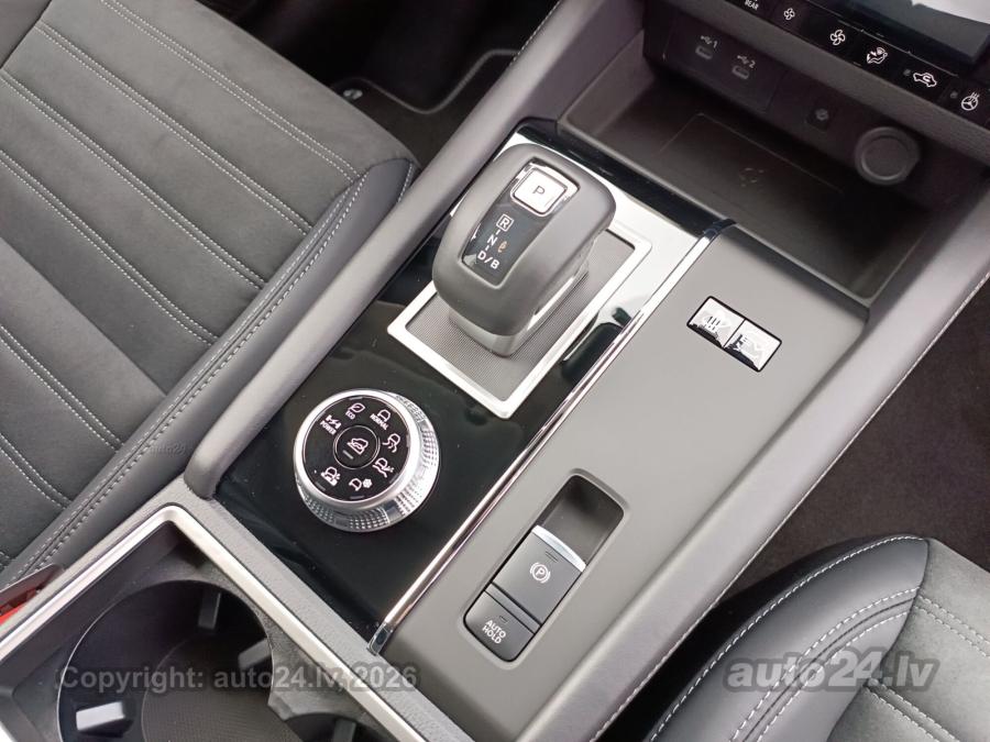 Grey Mitsubishi Outlander 2026 in Tallinn, with an engine capacity of 2.40 L and mileage of 2 thousand km for 50990 €, photo 7 on AUTOMOTO.COM.LV