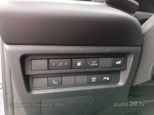 Grey Mitsubishi Outlander 2026 in Tallinn, with an engine capacity of 2.40 L and mileage of 2 thousand km for 50990 €, photo 17 on AUTOMOTO.COM.LV